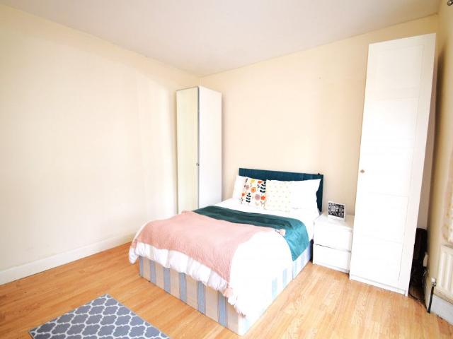 Abdale Road, London W12, Room to rent, £997 pcm | PrimeLocation