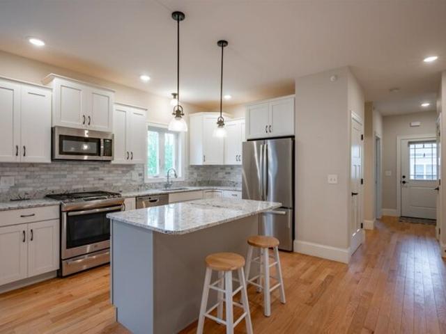 Abenaki Cir, Merrimack, Condo For Sale