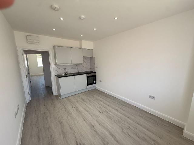 Abercorn Gardens, Chadwell Heath, Romford RM6, 1 bed flat to rent, £1,450 pcm | PrimeLocation