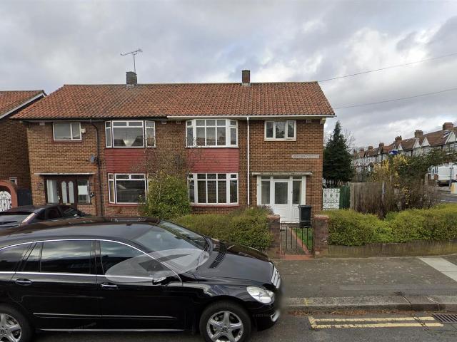 Abercorn Gardens, Romford RM6, 1 bed flat to rent, £1,600 pcm | PrimeLocation