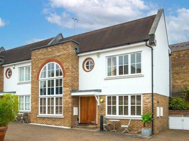 Abercorn Mews, Richmond, 2 Bedroom End