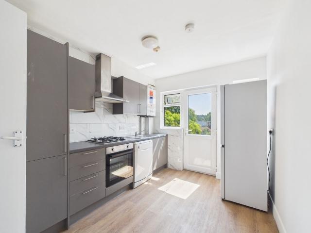 Abercorn Road, London NW7, 2 bed flat to rent, £1,900 pcm | PrimeLocation