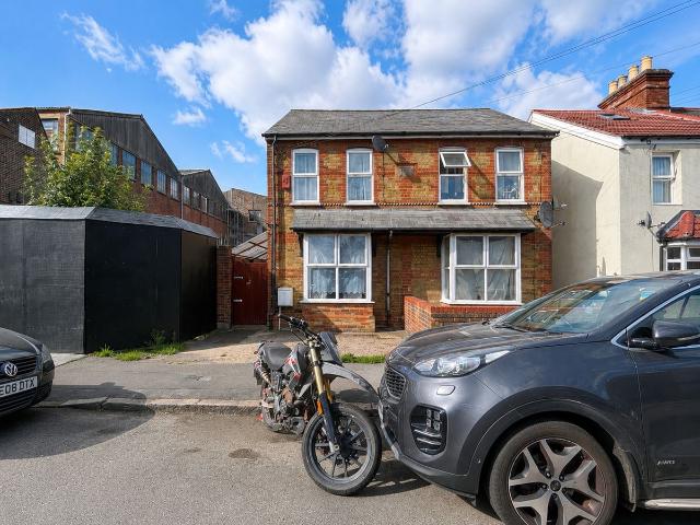 Abercromby Avenue, High Wycombe HP12, 1 bed flat to rent, £1,150 pcm | PrimeLocation