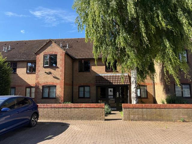 Abercromby Avenue, HP12 1 bed flat to rent £1,050 pcm £242 pw