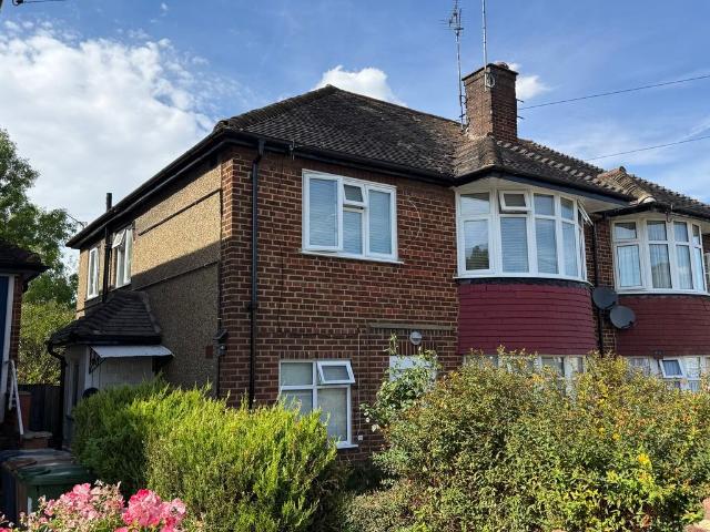 Aberdale Gardens, Potters Bar EN6, 2 bed maisonette to rent, £1,700 pcm | PrimeLocation