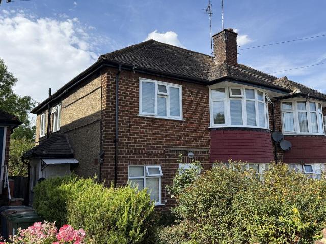 Aberdale Gardens, Potters Bar EN6 2 bed maisonette to rent £1,700 pcm £392 pw