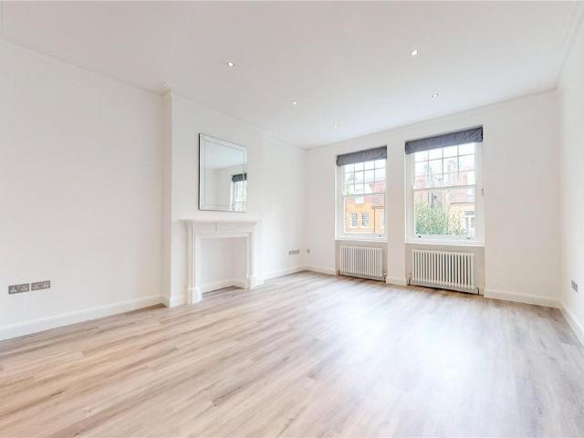 Aberdare Gardens, South Hampstead. 3 bed flat to rent £4,500 pcm £1,038 pw