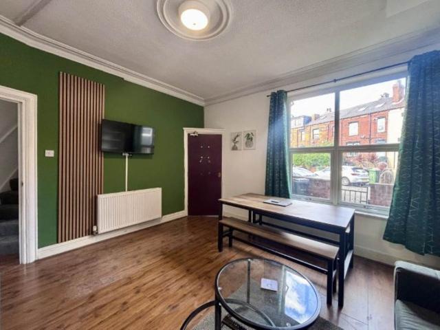 Aberdeen Walk Room 1, Armley, Leeds