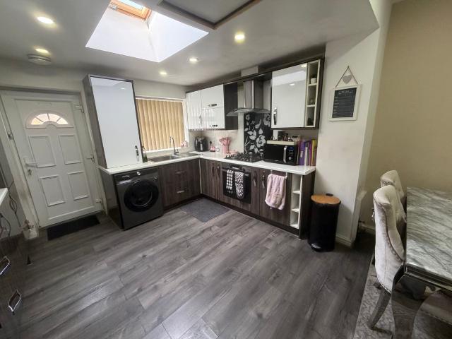 Aberdeen Place, Bradford BD7, 4 bed terraced house to rent, £1,050 pcm | PrimeLocation
