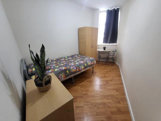 Aberdeen Rd, London NW10, Room to rent, £700 pcm | PrimeLocation