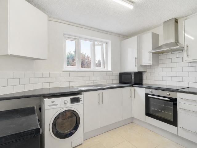 Aberdeen Road, Croydon 2 bed flat to rent £1,750 pcm £404 pw