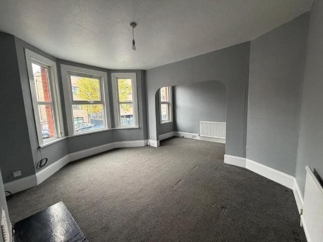 Aberdeen Road, Croydon 2 bed flat to rent £1,750 pcm £404 pw