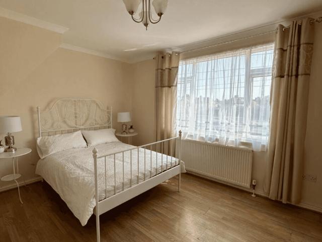 Aberdeen Road, London, N18 5 bed terraced house to rent £3,200 pcm £738 pw