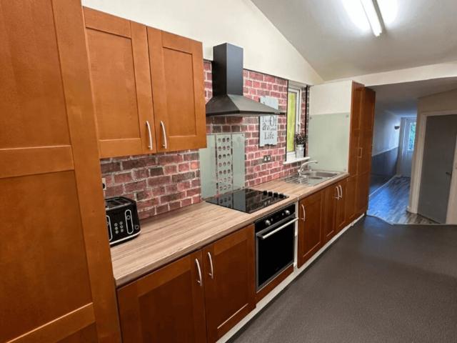 Aberdeen Road, London, N18 5 bed terraced house to rent £3,200 pcm £738 pw