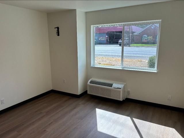 Abigail Court Studio Apartment for Rent at 1060 Northeast Cleveland Avenue, Gresham, OR 97030 Downtown Gresham