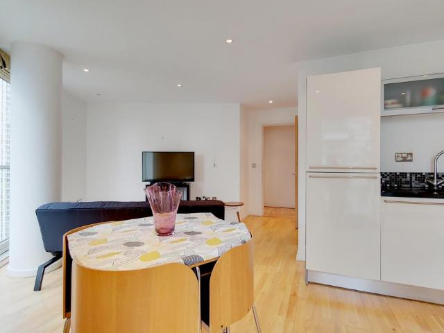 Ability Place, 37 Millharbour. 2 bed flat to rent £2,750 pcm £635 pw