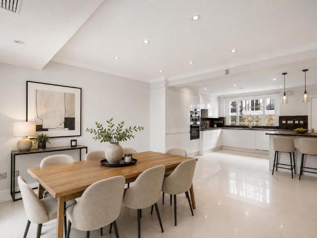 Abingdon Villas, Kensington, London9, W8 4 bed terraced house to rent £25,000 pcm £5,769 pw