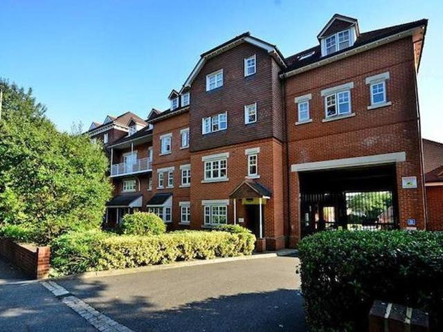 Abingdon Court, Heathside Road GU22, 1 bed flat to rent, £1,200 pcm | PrimeLocation