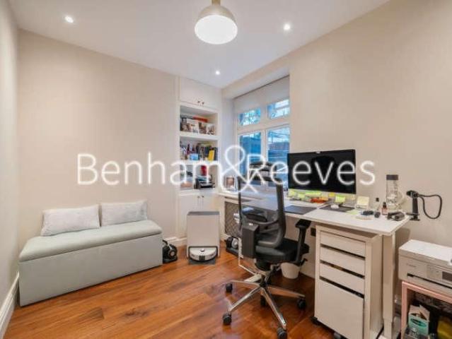 Abingdon Court, Kensington, W8