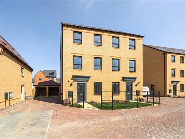 Abingdon OX14 3 bed end of terrace house to rent £2,100 pcm £485 pw