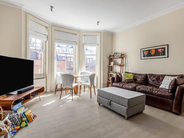 Abingdon Road, Kensington, London W8, 2 bed flat to rent, £4,500 pcm | PrimeLocation