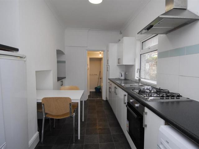 Abingdon Road, Plymouth PL4 5 bed house to rent £3,033 pcm £700 pw