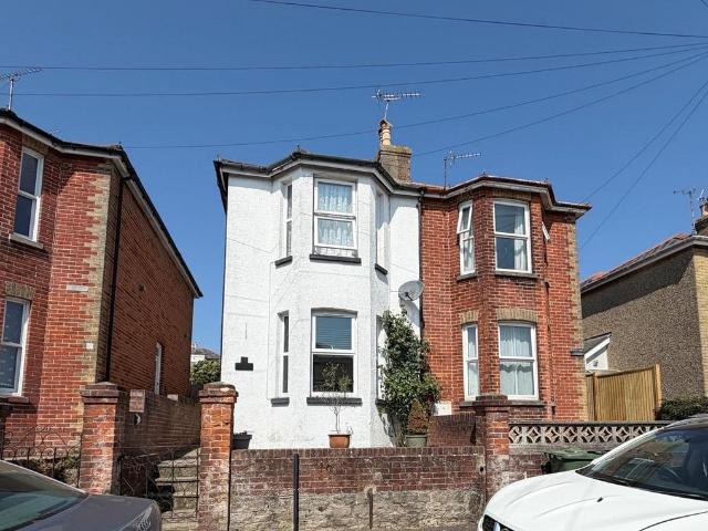 Abingdon Road, Ryde, PO33 2RR 2 bed semi detached house to rent £1,025 pcm £237 pw