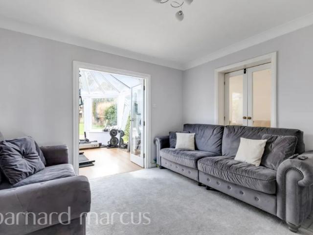 Abinger Avenue, Sutton