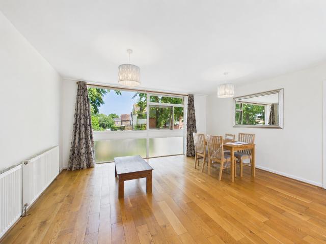 Abinger Court, Gordon Road, Ealing W5, 2 bed flat to rent, £2,200 pcm | PrimeLocation