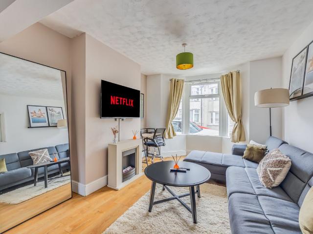 Abington NN1, 3 bed flat to rent, £4,050 pcm | PrimeLocation