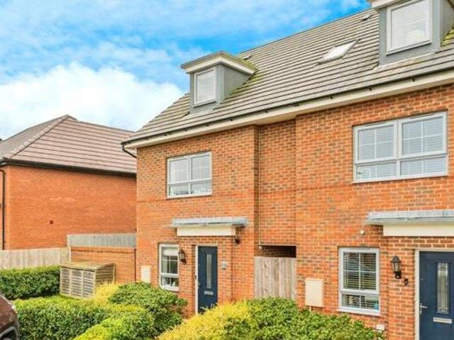 Abington Street, Barton Seagrave, 3 Bedroom End