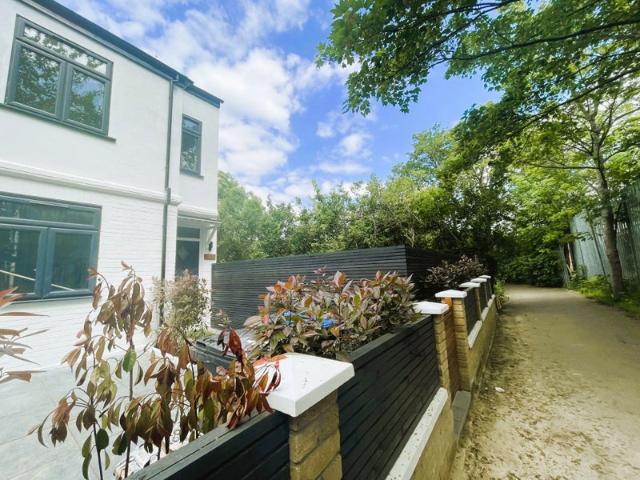 Absolutely Stunning 2Bed 2Bath Lyveden Rd Tooting