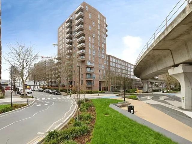 Agnes George Walk, London E16, 1 bed flat to rent, £1,600 pcm | PrimeLocation