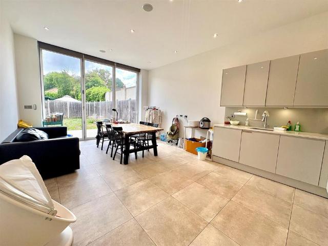 Agnes Road, London 4 bed house to rent £4,150 pcm £958 pw