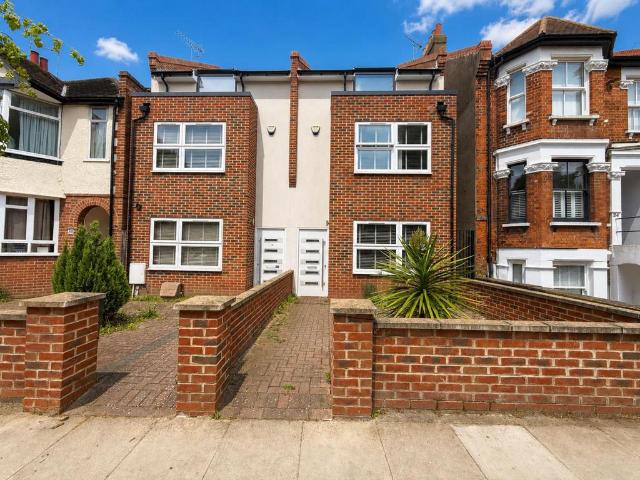 Agnes Road, W3 4 bed semi detached house to rent £4,150 pcm £958 pw