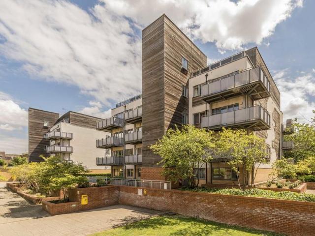 Agate Close, London NW10 2 bed flat to rent £2,100 pcm £485 pw