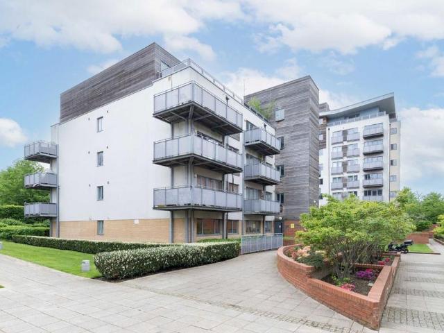 Agate Close, London NW10 3 bed flat to rent £2,600 pcm £600 pw
