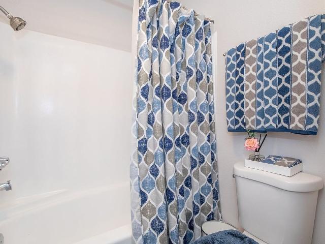 Agave Ridge Apartments 3 Bedroom Apartment for Rent at 1609 W Glendale Ave, Phoenix, AZ 85021