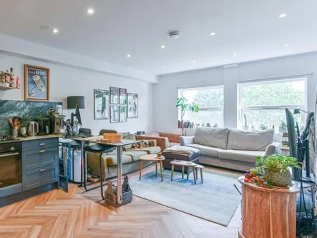Age UK, 98 Mitcham Road, London, SW17 9NG, United Kingdom | 3 bed house for rent #167545740 | Rentberry