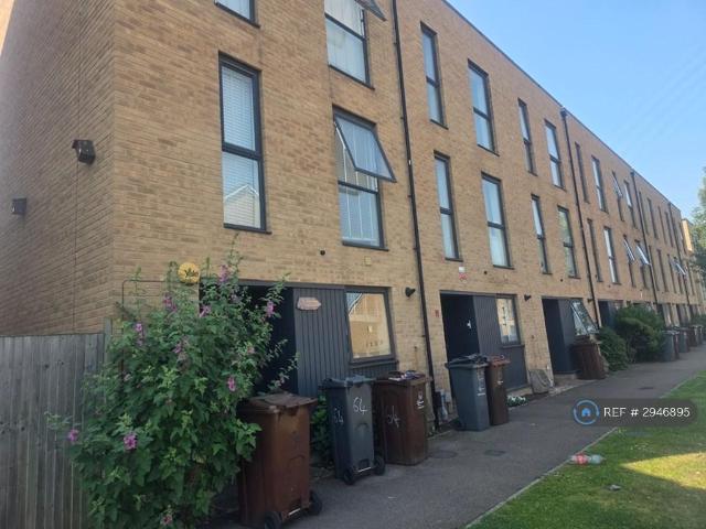 Ager Avenue, Dagenham, RM8 3 bed terraced house to rent £2,450 pcm £565 pw