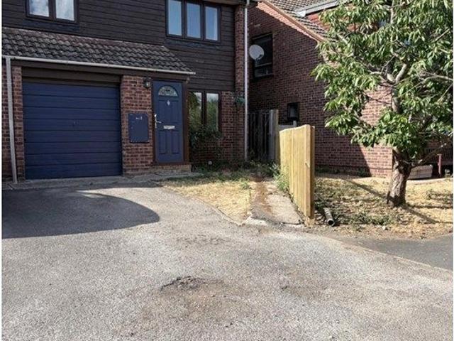 Agincourt Close, Wokingham RG41, 3 bed terraced house to rent, £1,900 pcm | PrimeLocation