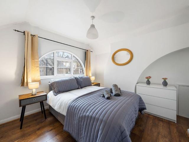 Agincourt Road, Hampstead, London NW3, 4 bed property to rent, £9,967 pcm | PrimeLocation