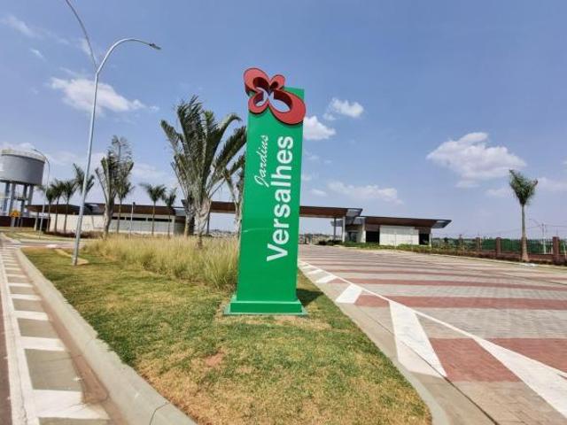 Ágio Lote condominio Fechado Jardins Versalhes,com 211 mts. Lote à Venda, 211.20 por R$ 210000.00 n