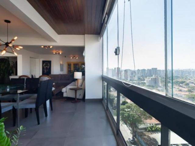 Agradável cobertura para venda em Campo Belo com 4 quartos, sendo 3 suítes, 594m²