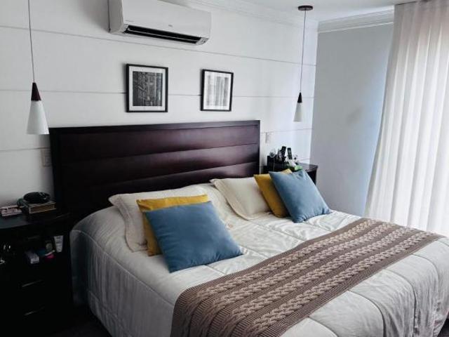 Agradável cobertura para venda em Campo Belo com 6 quartos, sendo 4 suítes, 431m²