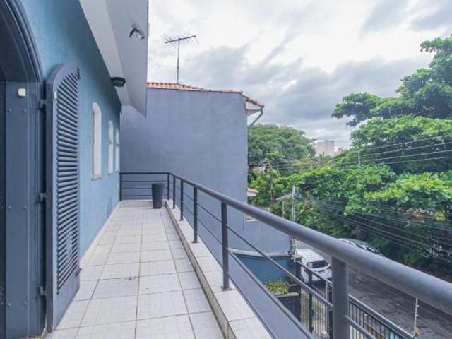 Funcional casa para venda e locação em Jardim da Glória com 4 quartos, sendo 3 suítes, 389m² there