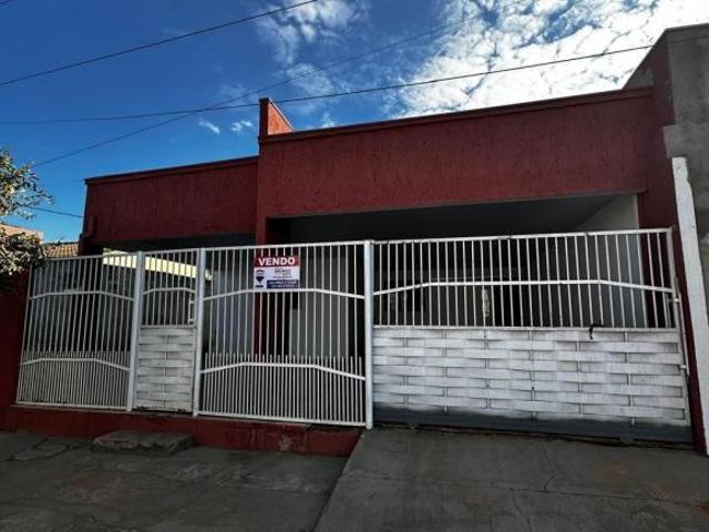 Agradável casa de vila para venda em Parque Residencial Universitário com 2 quartos, sendo 1 suíte