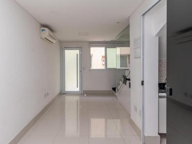 Aconchegante casa em condomínio para venda com 2 quartos, 80m²
