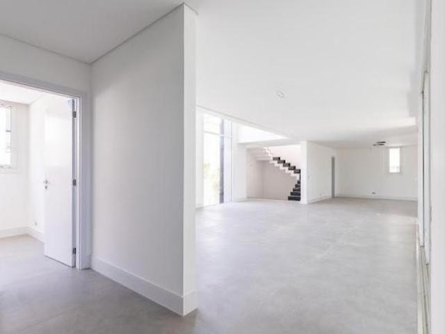 Agradável casa em condomínio para venda com 4 quartos, sendo 4 suítes, 712m² remaxfront#A0KVX