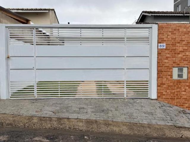 Versátil casa para venda em Nova Cerejeira com 3 quartos, sendo 1 suíte, 80m²